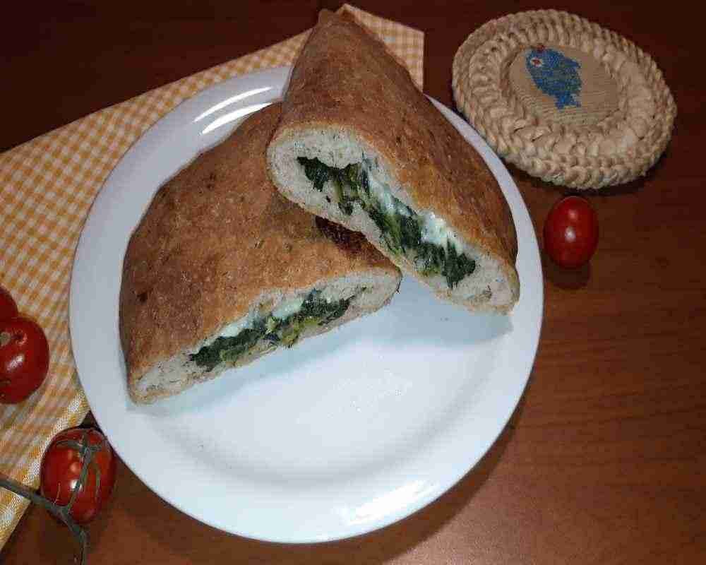 Calzone S.G. Con Ripieno Di Spinaci • La Celiaca Dell'Etna